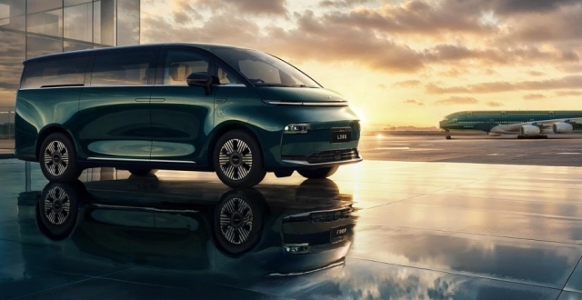 比MEGA还卷！吉利5.3米巨无霸上市，东风插混MPV仅19万起，大而全就是好！_腾讯新闻