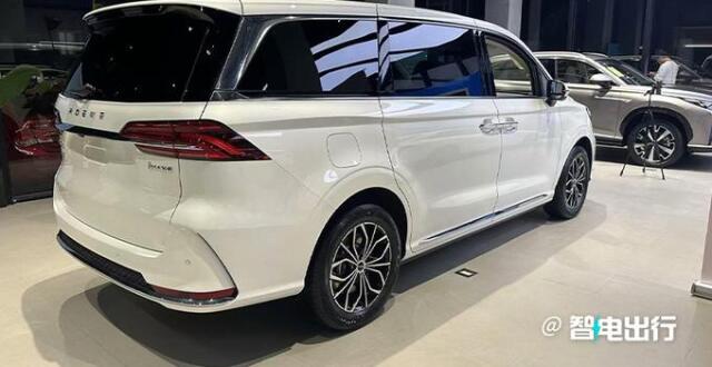 荣威4S：iMAX 8插混11月8号上市！比GL8陆尊PHEV便宜一半？_腾讯新闻