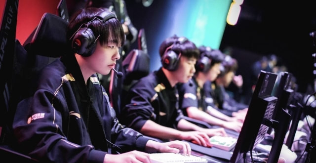 RNG0-2不敌LGD，惨遭第11败！有来有回，wei疯狂失误_腾讯新闻