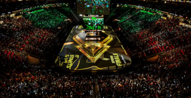 要素齐全！S13世界赛“神之信徒”大战，Uzi、Doinb现场解说_腾讯新闻