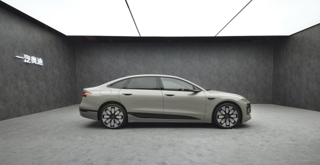 2025上海车展丨PPE豪华纯电平台首款轿车 奥迪A6L e-tron全球首秀_腾讯新闻