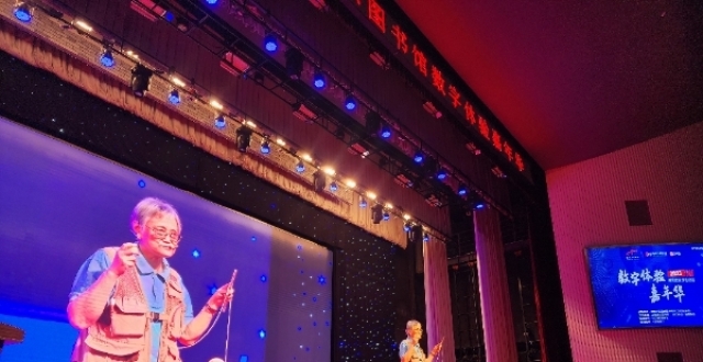 新民特写：千万粉丝博主“不刷题的吴姥姥”浦图开讲_腾讯新闻