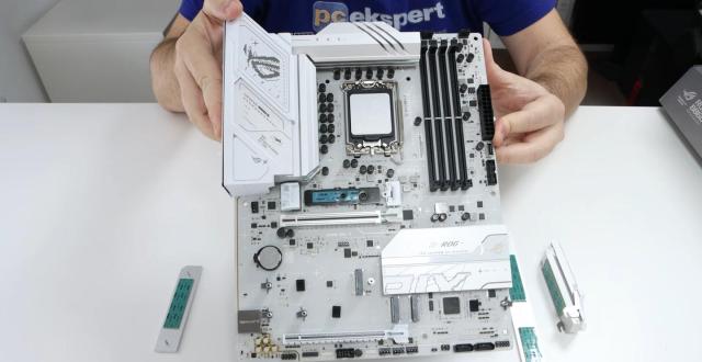 华硕 ROG STRIX B860-A GAMING WIFI 主板提前开箱：配 20G USB4_腾讯新闻