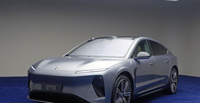 租电池版本售价66万起，蔚来ET9上市，萤火虫品牌发布_腾讯新闻