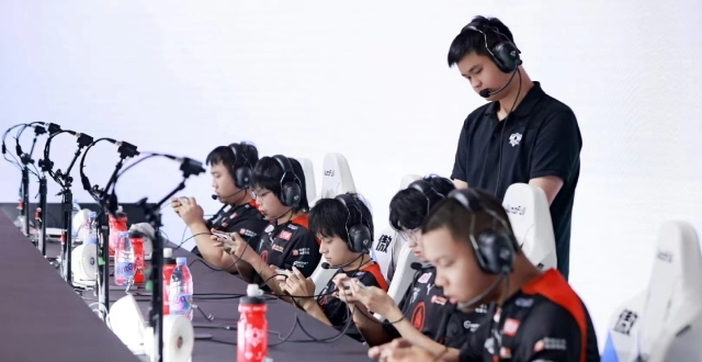 AG3-1大胜eStar，2连胜领跑S组，再赢一场就能进季后赛，太夸张_腾讯新闻