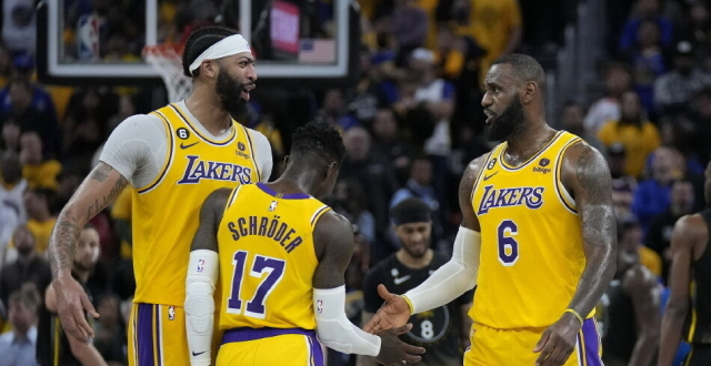 NBA战5场，CCTV5不转，1平台直播湖人VS雄鹿，詹姆斯PK字母哥_腾讯新闻