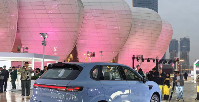 13万内搭激光雷达,最长续航600km，零跑B10预售10.98万起_腾讯新闻