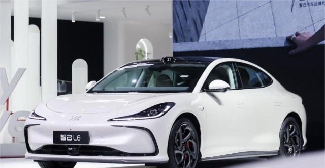 最大续航超1000km 智己L6亮相 将于5月13日上市_腾讯新闻