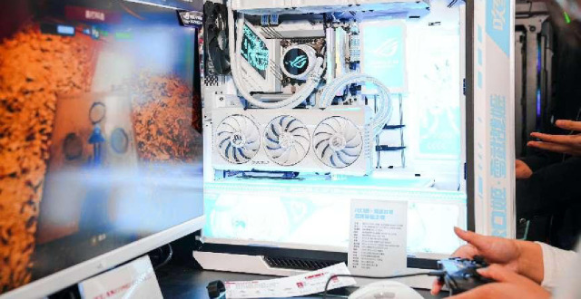 2024 ROG DAY热度不凡，多款DIY装备燃爆全场_腾讯新闻