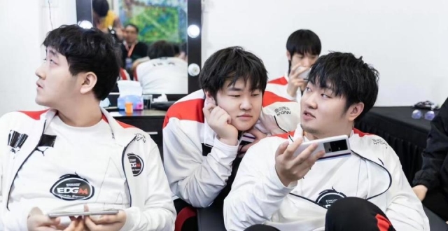 EDGM3-0横扫VG，锁定B组第一，卡位赛对阵AG，距AG淘汰不远了_腾讯新闻