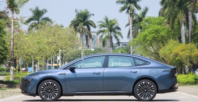 售11.99万起 日产N7上市18天大定突破10000台 合资品牌发力了？_腾讯新闻