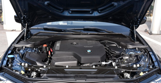 选奥迪A4L还是它？入门降至20万级，标配2.0T+8AT动力，还是后驱_腾讯新闻