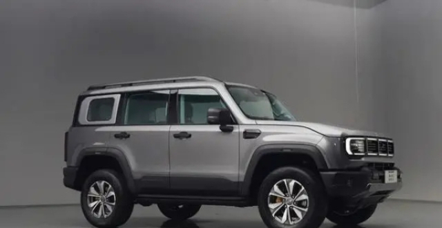 坦克300劲敌来了 全新北京BJ40开启预订 20万-25万元_腾讯新闻