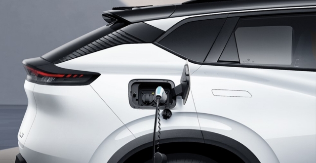 续航518km 搭i-Talk智能座舱 东风风神L7 EV上市售10.99万元起_腾讯新闻