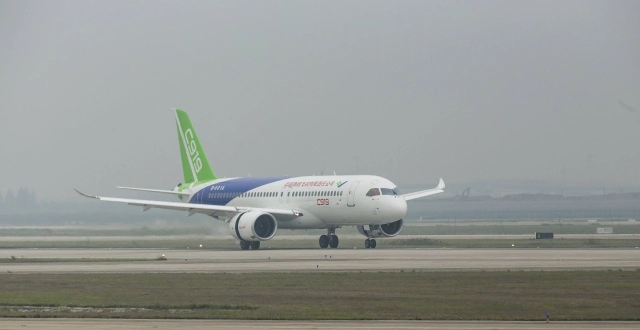 南航首架C919首航，国产大飞机何时飞出国门_腾讯新闻