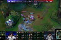 Kellin牛头蹲伏成功，Deft厄斐琉斯线杀小将Paduck，LCK冒泡赛精彩操作_腾讯新闻