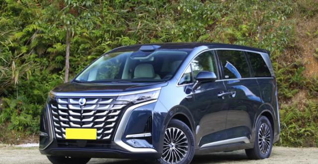 体验2025款腾势D9，售33.98万起，标配天神之眼高阶智驾系统_腾讯新闻