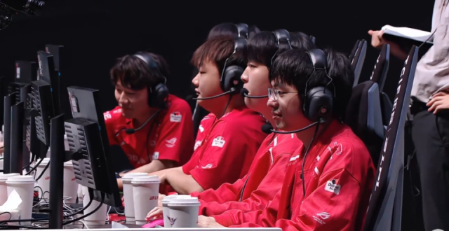 JDG险胜NIP晋级四号种子决赛！Rookie无缘S14_腾讯新闻