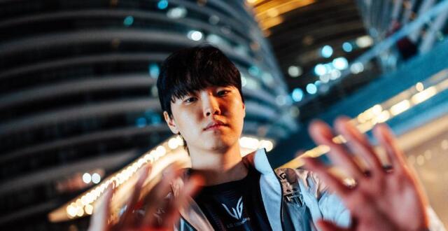 LCK内战打响S15四强赛！GEN胜算拉满？KT能否上演奇迹！_腾讯新闻