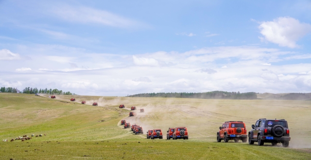 新疆伊吾，其格鲁云端草原，体验少数民族风情的绝佳选择_腾讯新闻