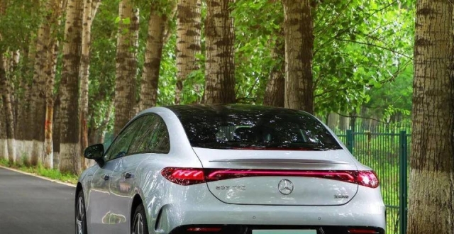 奔驰EQE优惠后裸车不到30万，这可是一台豪华品牌的C级轿车_腾讯新闻