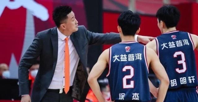 今晚！CBA战2场，胡明轩率广东男篮VS江苏，最水总冠军四川PK同曦，CCTV5无直播_腾讯新闻