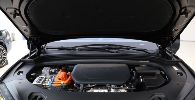 售46.98万起 新款问界M9上市72小时大定21000台_腾讯新闻