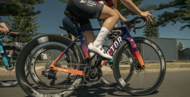 专访Factor Bikes第一大股东：用快消品逻辑，做高端自行车“慢生意”_腾讯新闻