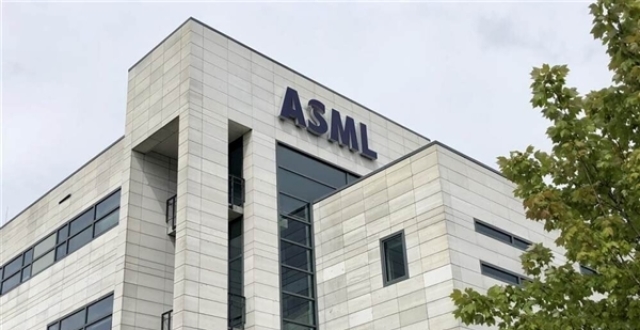 砍单40％？ASML光刻机根本不愁卖！3000亿元订单在排队_腾讯新闻