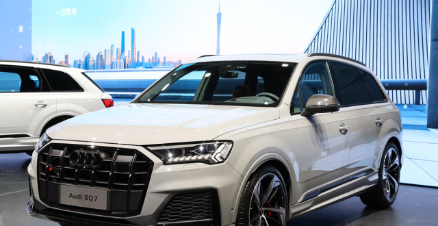 奥迪SQ7暗夜骑士版上市 V8动力/4.1秒破百 售价116.98万元_腾讯新闻
