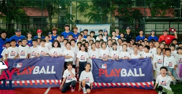 PLAY BALL WEEKEND中国首秀 棒球风潮席卷全球_腾讯新闻