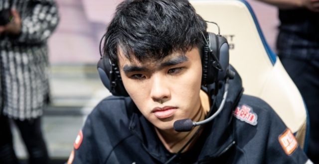 RNG终于有S赛冠军AD了？LWX与小明，加起来有50岁_腾讯新闻