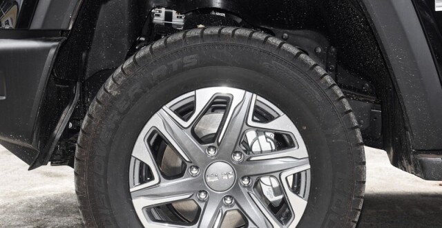 BJ40燃油上市 限时售12.69万起/标配牵引资质_腾讯新闻