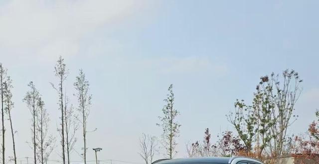 全新宝马X3L实车到店，长近4米9+全景星轨天幕，配双联屏+258马力_腾讯新闻