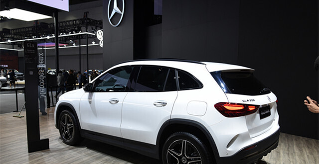 新款奔驰GLA上市，29.99万起，网友：换汤不换药_腾讯新闻