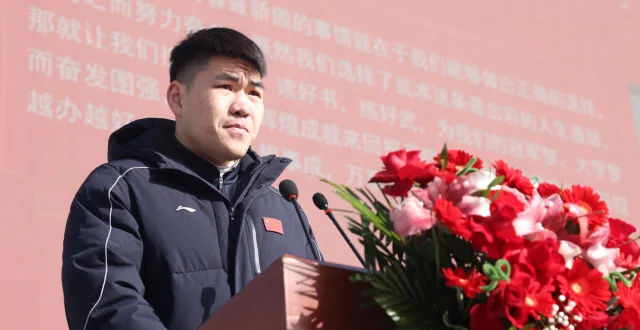 分享感受 接受表彰 全运冠军载誉回母校_腾讯新闻