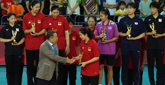U20女排夺冠4人入选最佳阵容：王音迪MVP落话柄 董禹含落选太可惜_腾讯新闻