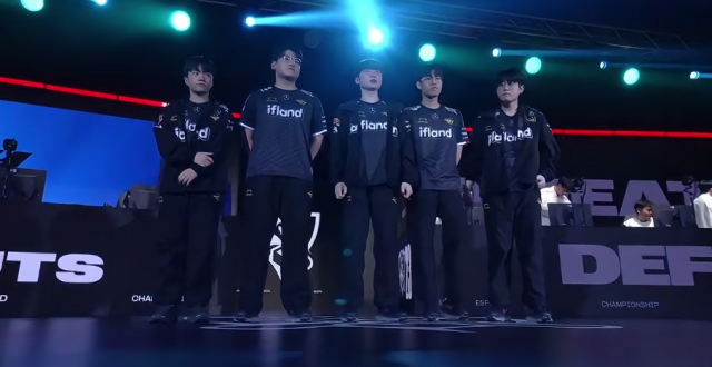 S13：BLG犯下傲慢之罪，惨遭T1吊打！Faker复仇成功，虐泉庆祝！_腾讯新闻