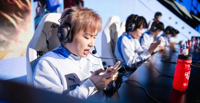 TTG官博炸裂了！2-3不敌KSG，粉丝怒斥kear下课，进S组有压力_腾讯新闻