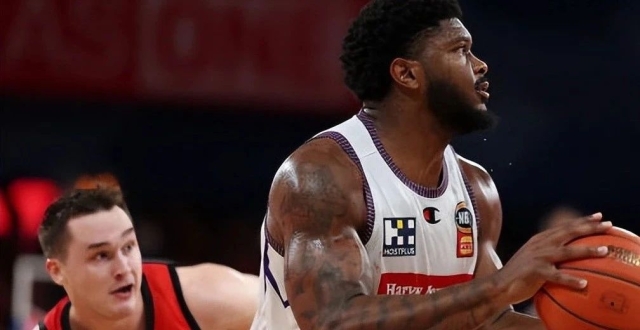 前广厦队外援在NBL依然表现稳定，为什么他在CBA无法发挥实力呢？_腾讯新闻