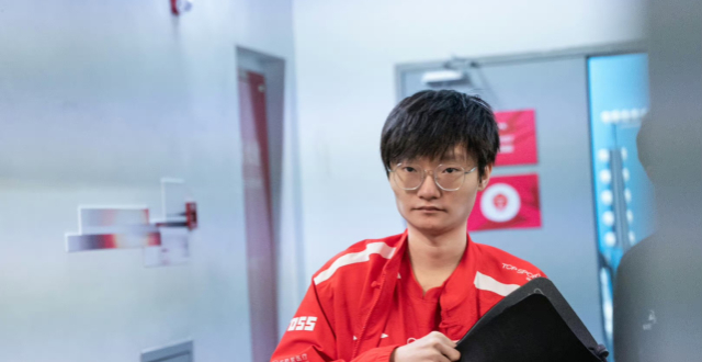 LOL：TES不敌OMG躺进季后赛，五连败不是终点，Rookie尽力了_腾讯新闻