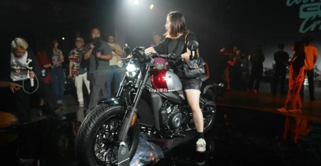 春风450CL-C正式上市，售价27980元，标配TCS、全彩投屏仪表_腾讯新闻