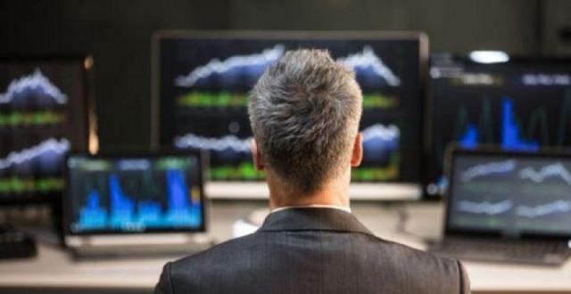 QDII基金高溢价“奇观”：标普消费ETF一度跌停，两只沙特ETF跌幅分化_腾讯新闻