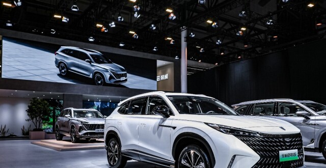 全新荣威eRX5降价12.49万起售，真正做到“油电同价”_腾讯新闻