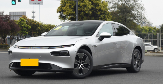 34万预算想买中型车，小鹏P7i对比奥迪A4L，选谁合适？_腾讯新闻