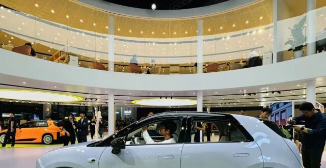 蔚来萤火虫BaaS提前“引爆”！7.98 万起，李斌要交个朋友_腾讯新闻