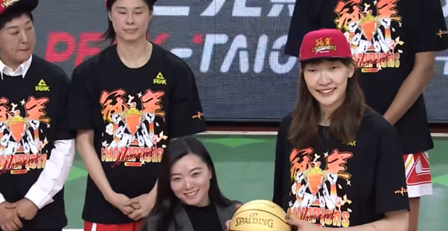 恭喜！四川女篮3-2内蒙古，蝉联WCBA总冠军 李梦MVP_腾讯新闻