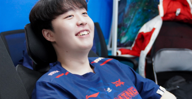 “年薪那么高赢不是应该的吗”，JDG老板这话一出，选手群一片寂静_腾讯新闻