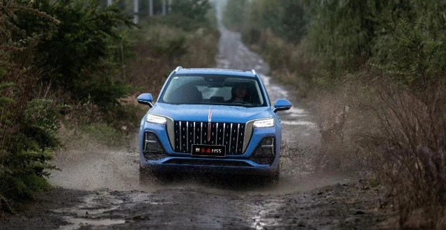 20万级中型SUV标配2.0T＋8AT动力组合 新红旗HS5哪款更值得买？_腾讯新闻