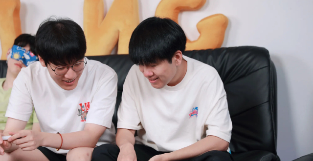 “LOL自制AD选手座次图”火了，Uzi登上王座，Ruler和Viper成护法_腾讯新闻